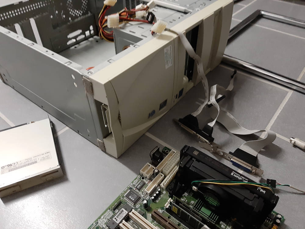 Pentium 2 Retro PC - Technology Blog
